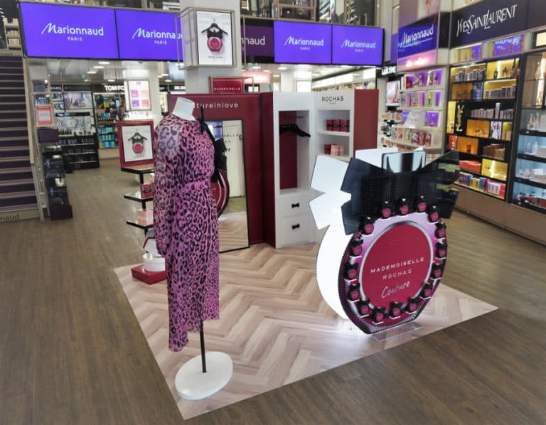 Rochas, podium magasin – PLV parfums